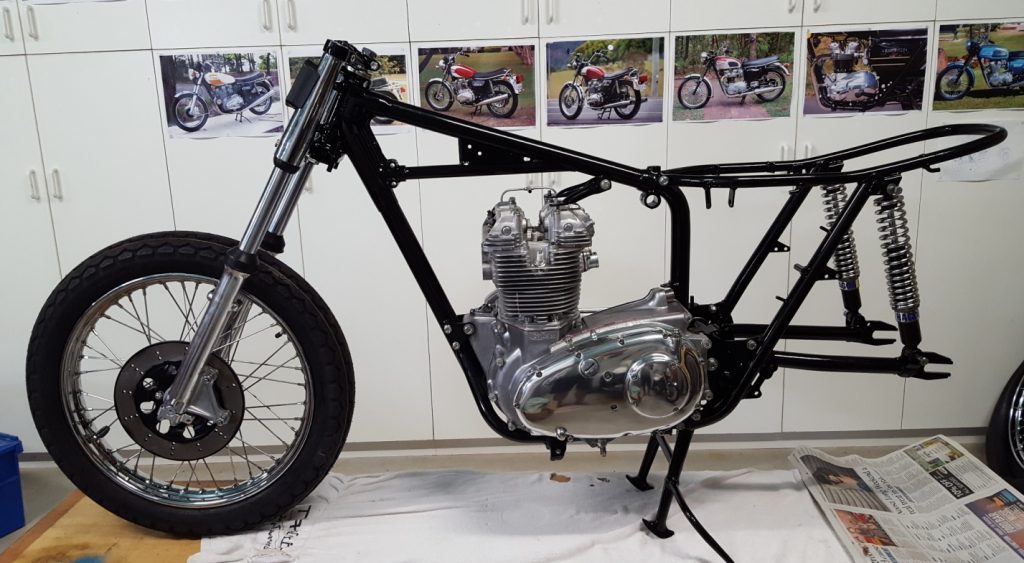 T150 Trident swing-arm-in – Classic Triumph